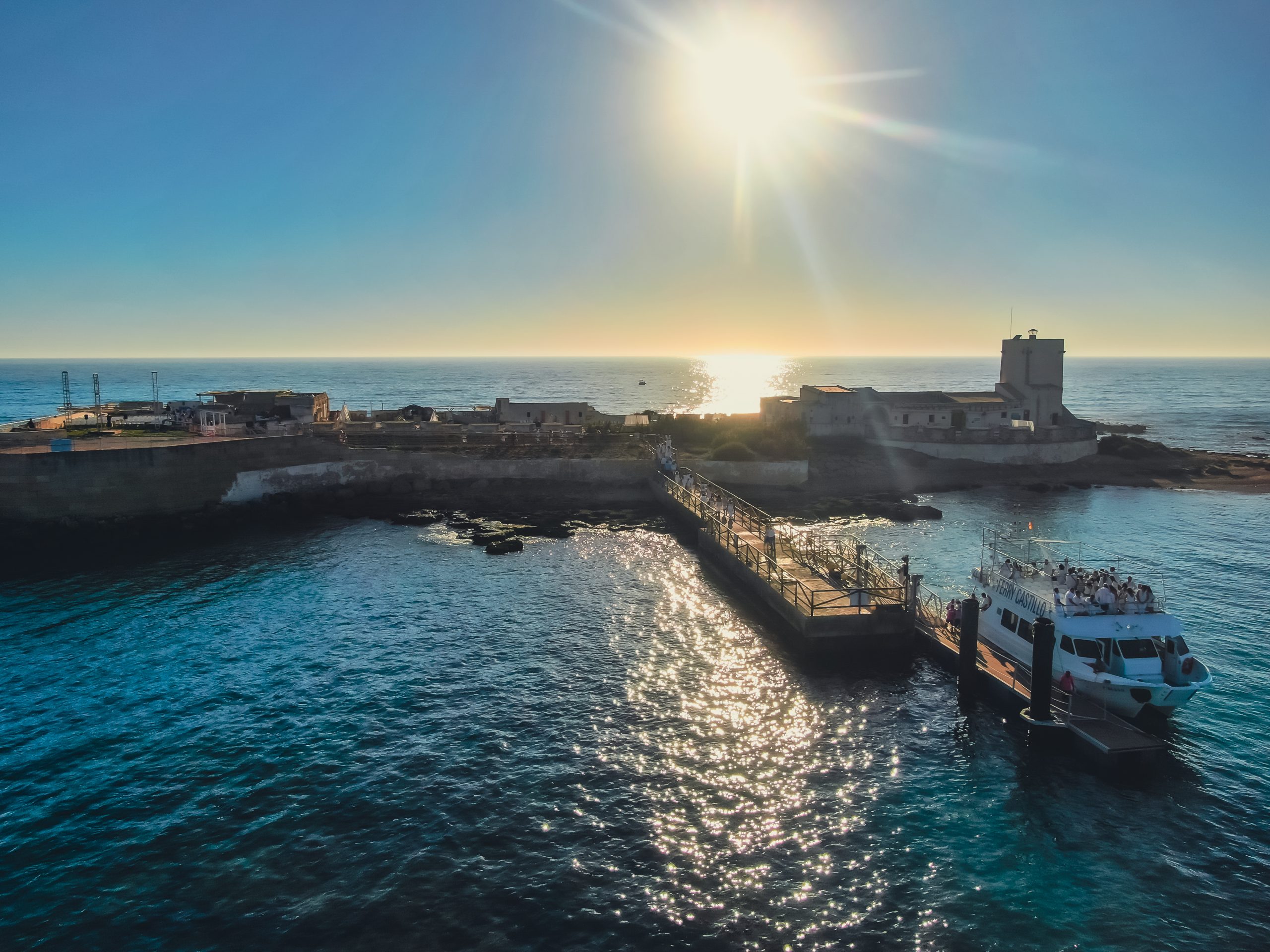 Un Vistazo Aéreo a la Historia de Cádiz: Descubre la Ciudad Más Antigua ...
